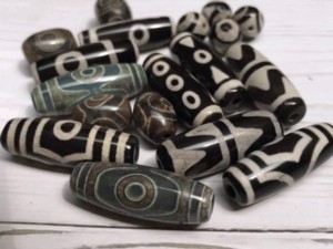 Đá Dzi Tây Tạng: Ý nghĩa họa tiết đậm chất nhân sinh